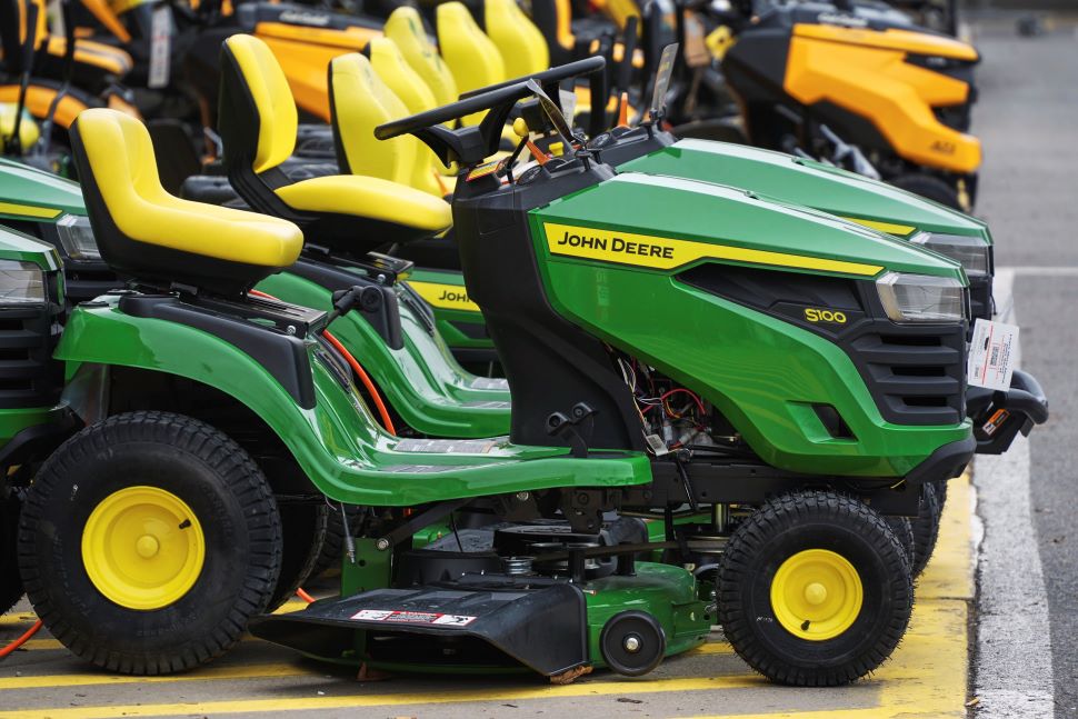 Fact File: Video spreads fake story about John Deere exiting Canada - DiscoverWestman.com ...